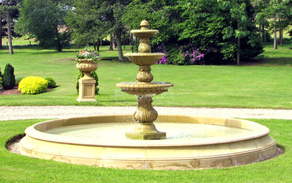 Ultimate Guide to Fountains and Pool Surrounds | Acanthus