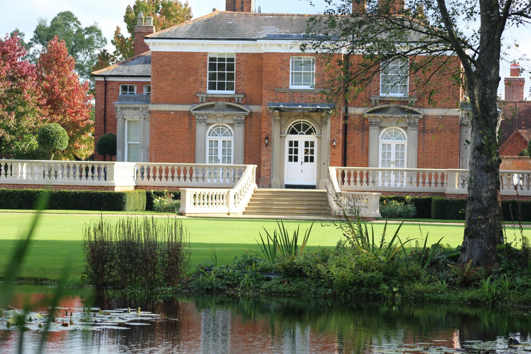 Ultimate Guide to Cast Stone Garden Landscaping | Acanthus Cast Stone